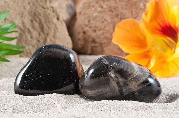 Obsidian Crystal: The Ultimate Guide to Protection, Healing & Energy M ...