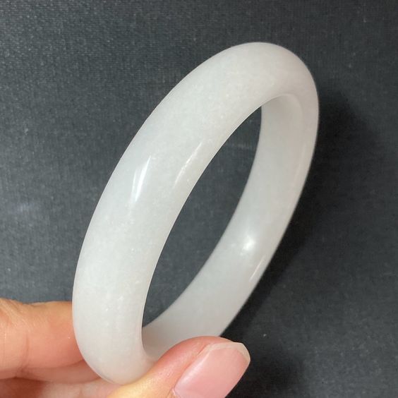 The Meaning and Healing Properties of White Jade – Buddha3bodhi